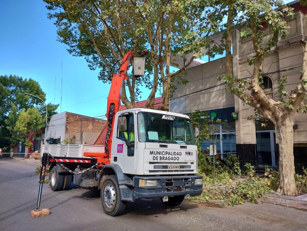 NUEVO EQUIPO MUNICIPAL. CAMION CON HIDROGRUA, UNA INVERSION DE $ 16 ...